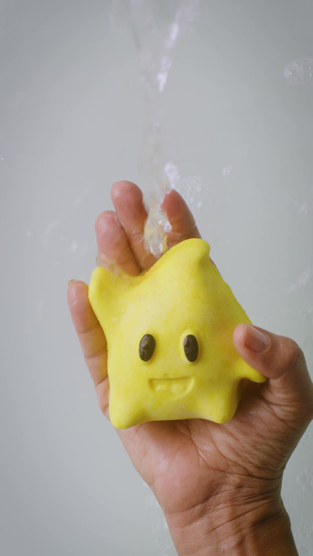 Yellow Luma | Bubble Bar | LUSH