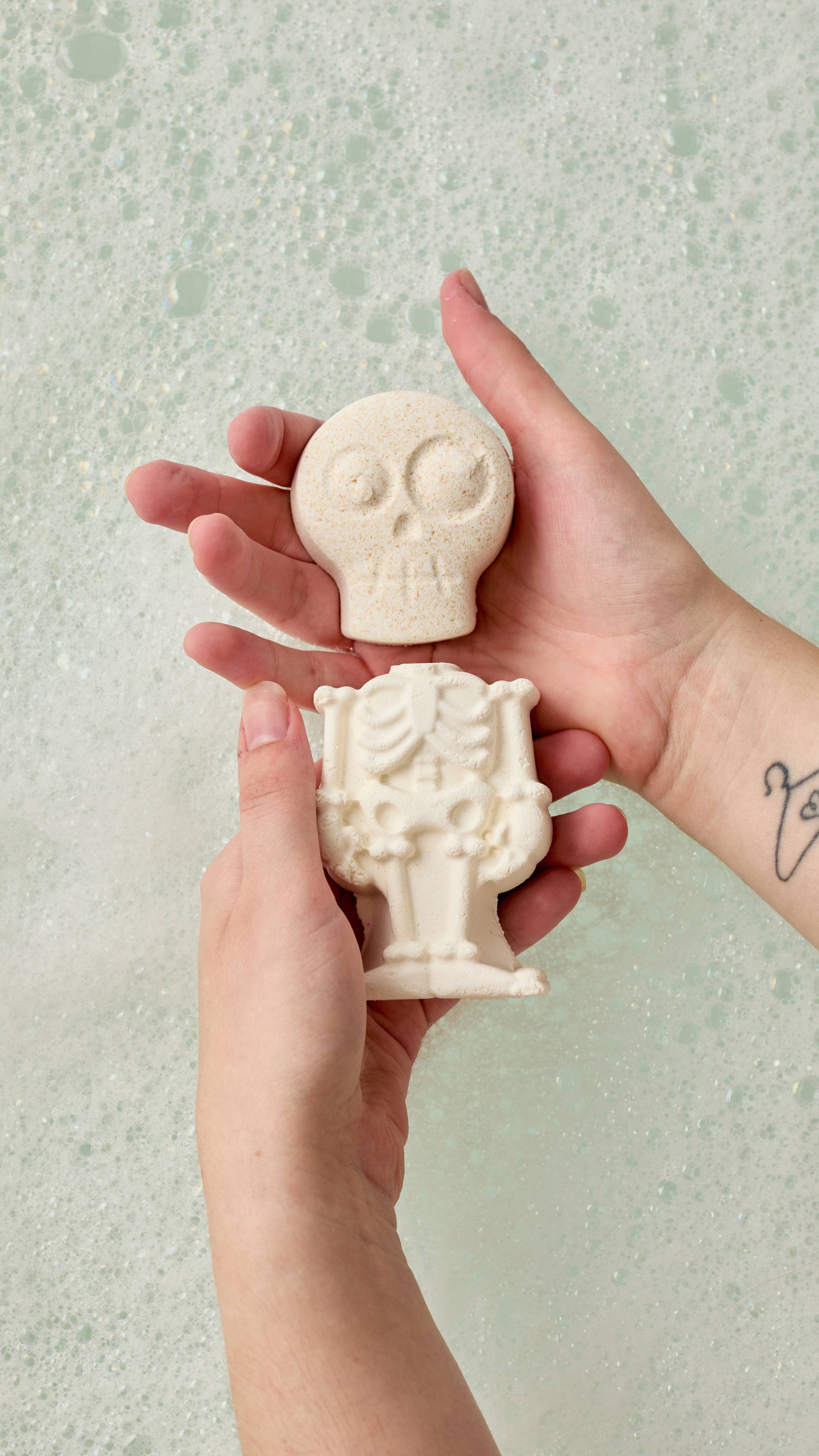 Skeleton - Monster Mash Body | Bubble Bath Bar | LUSH