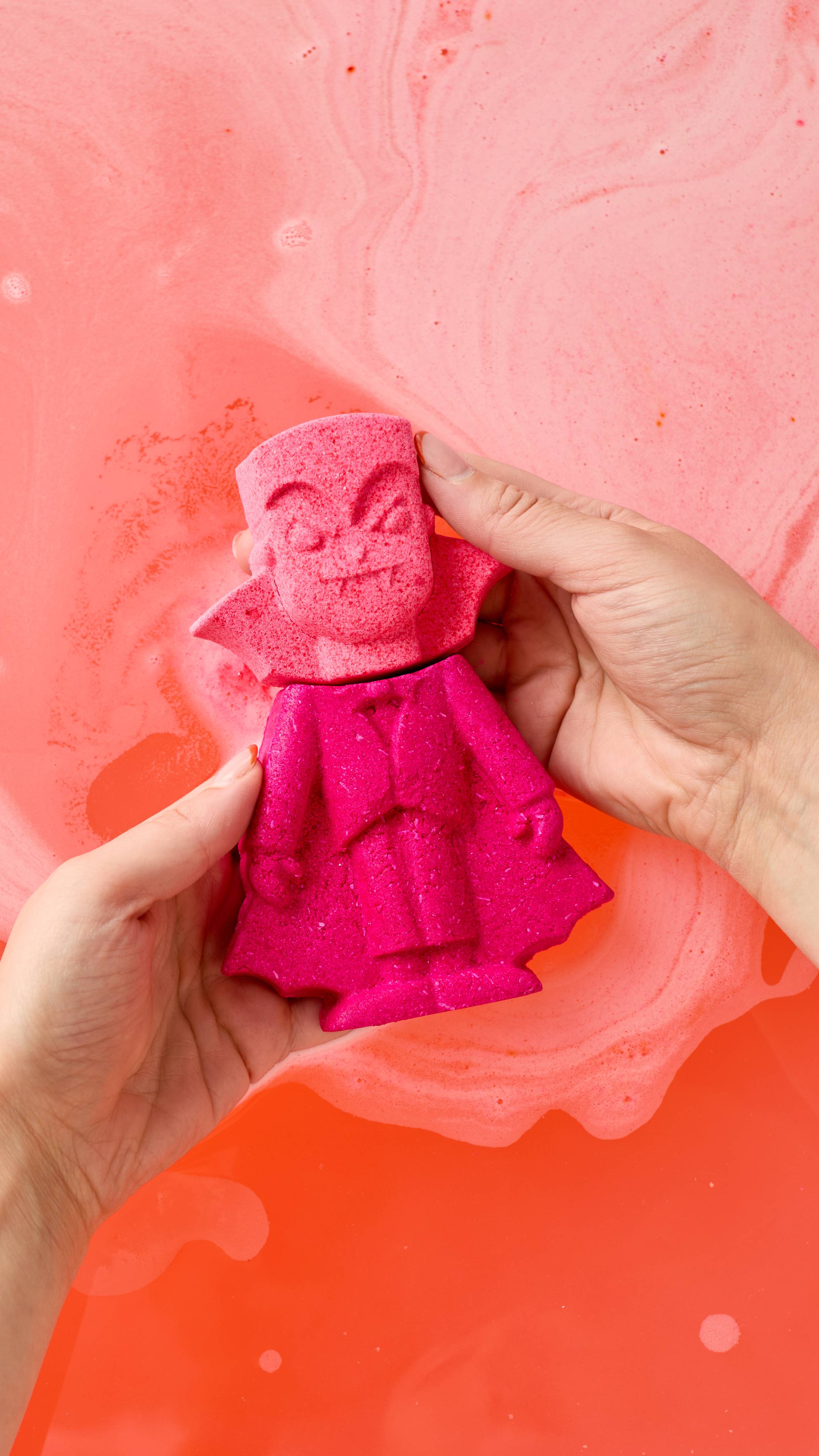 Dracula - Monster Mash Head | Bath Bomb | LUSH